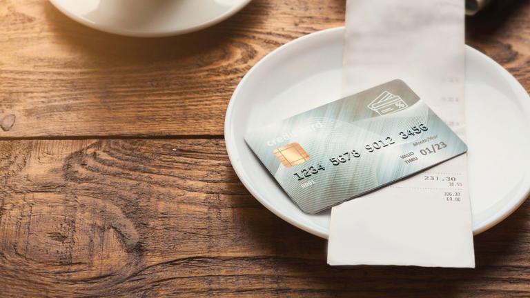 My mom secretly audited my restaurant check. Then she called to shame ...