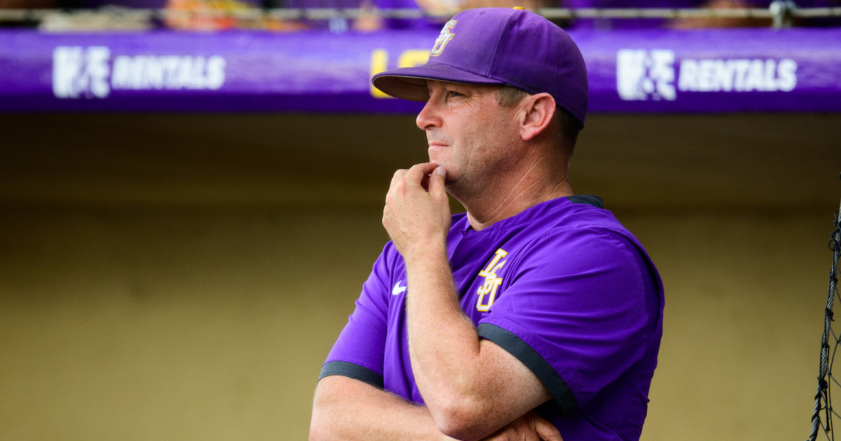 Jay Johnson ejected after heating exchange with umpire following ...