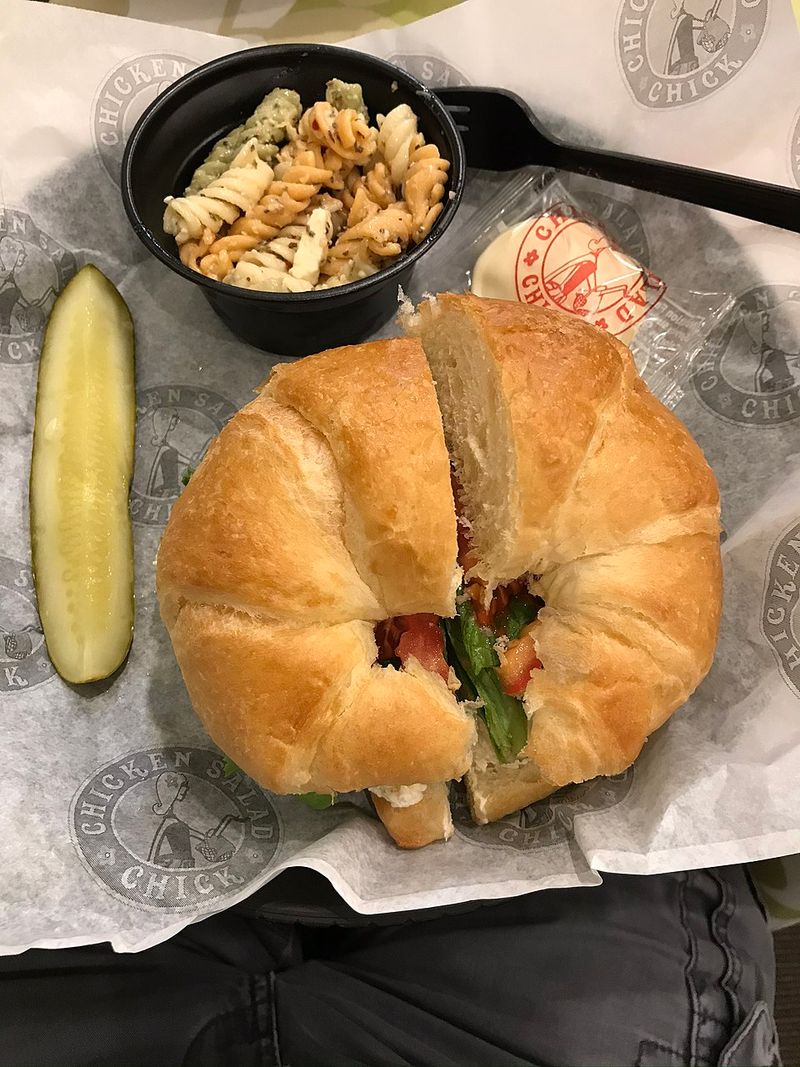 20 small food details that give away where you are instantly