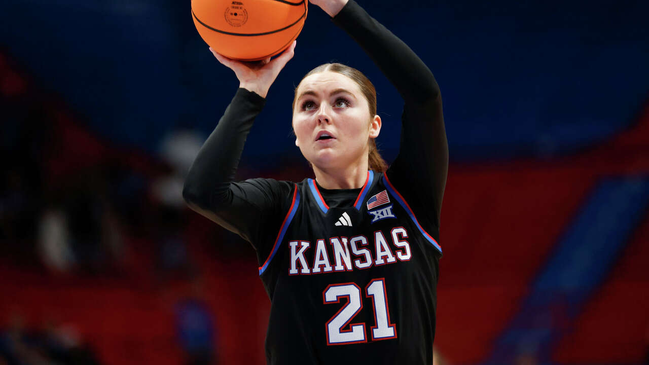 Edwardsville native Elle Evans wins 3 titles at college 3-point event