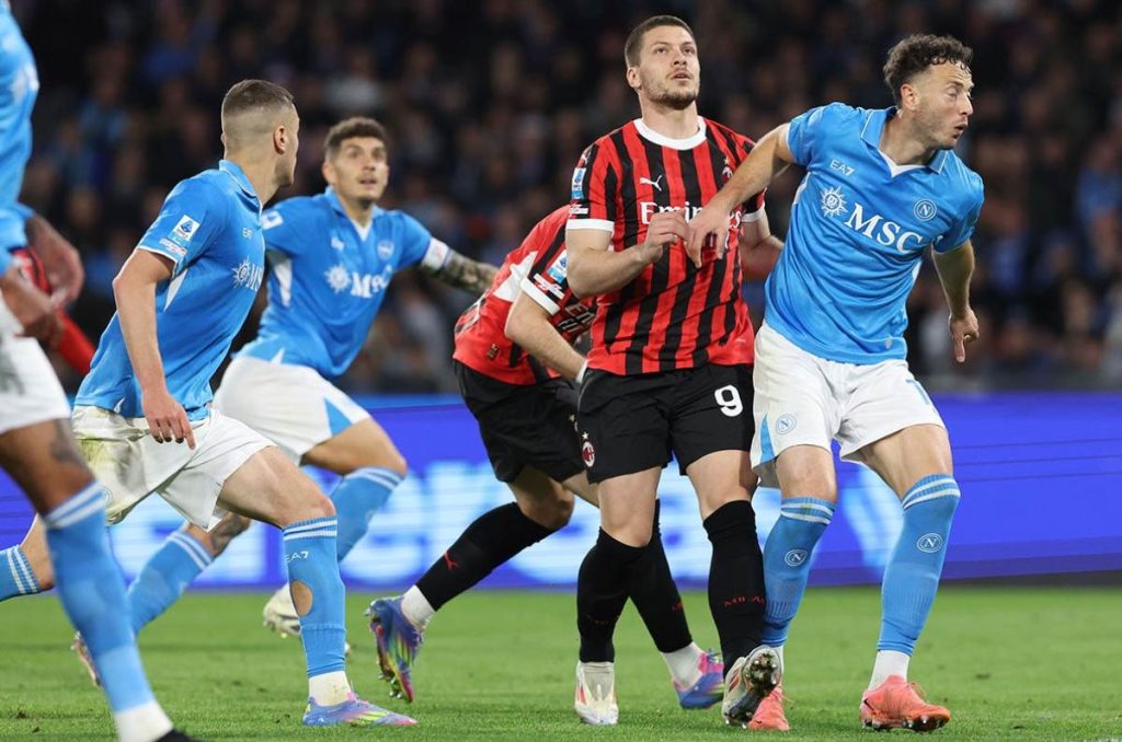 Napoli vs Milan: a qué hora y dónde ver en vivo a Santi Giménez