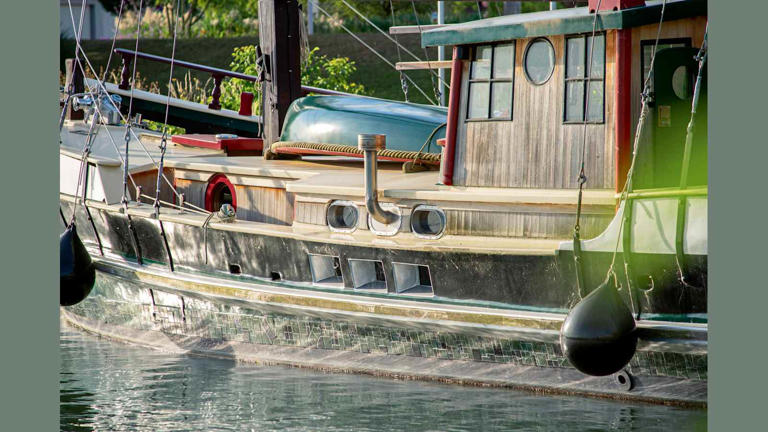 „Regentag“: Hundertwasser-Schiff strotzt vor freiem Geist seines ...