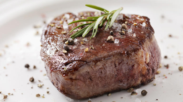 Texas Roadhouse vs Outback Steakhouse: Which has the more affordable ...