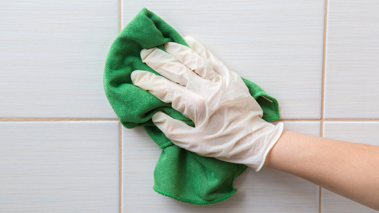 The common kitchen liquid that makes dirty porcelain floors sparkle