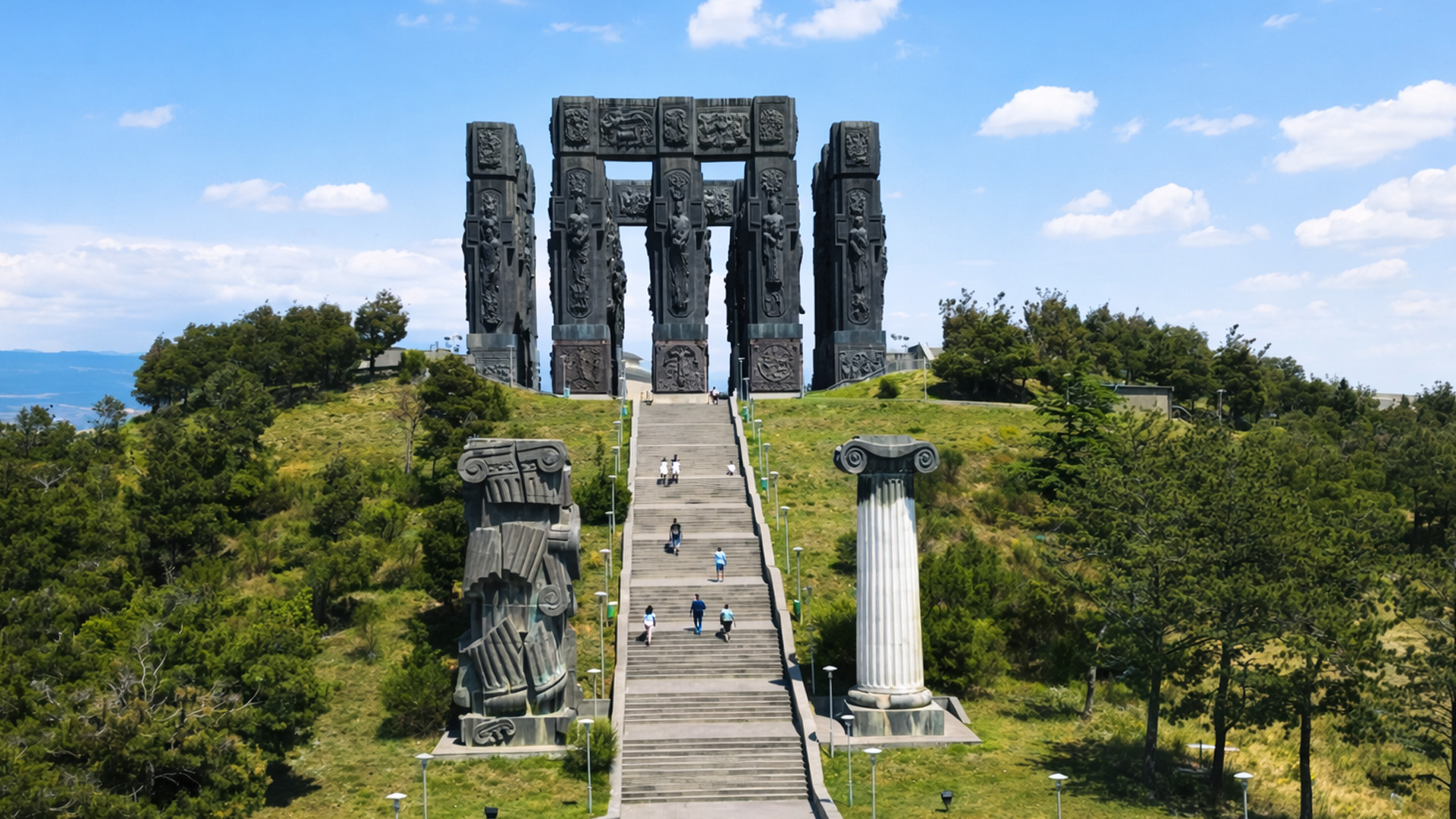 A monument designed to be seen from everywhere