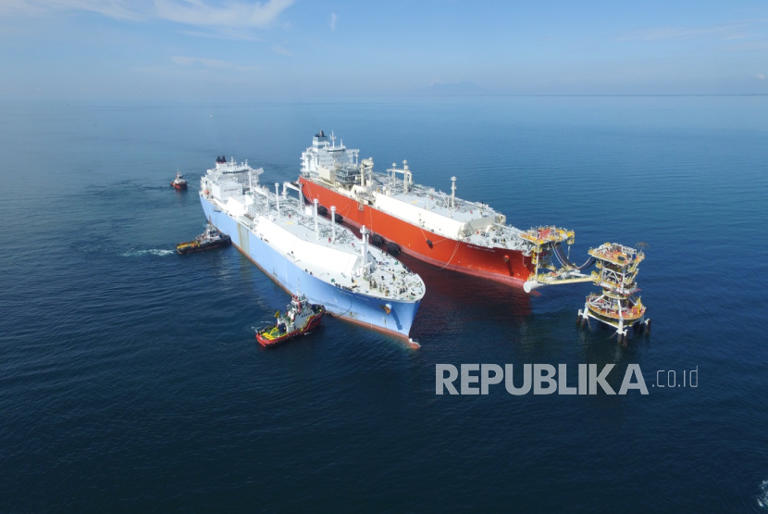 Tiga kapal tanker keluar dari Selat Hormuz dengan transponder dimatikan