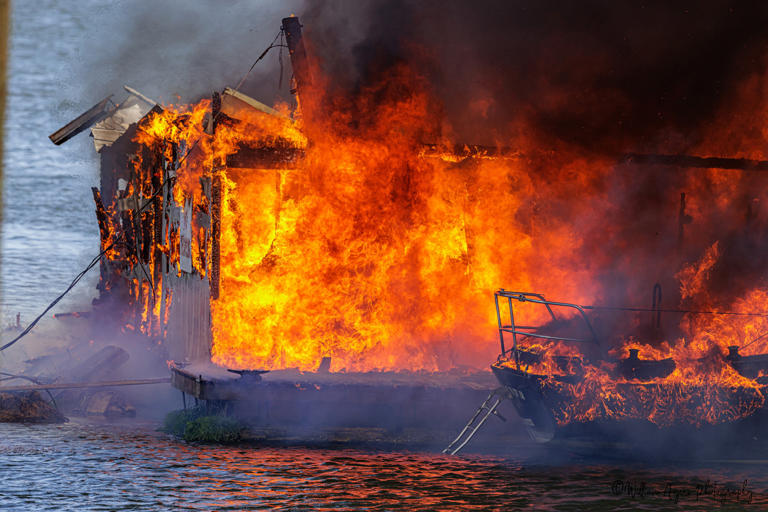Fire sinks 2 boats and burns dock along Columbia River at Rainier