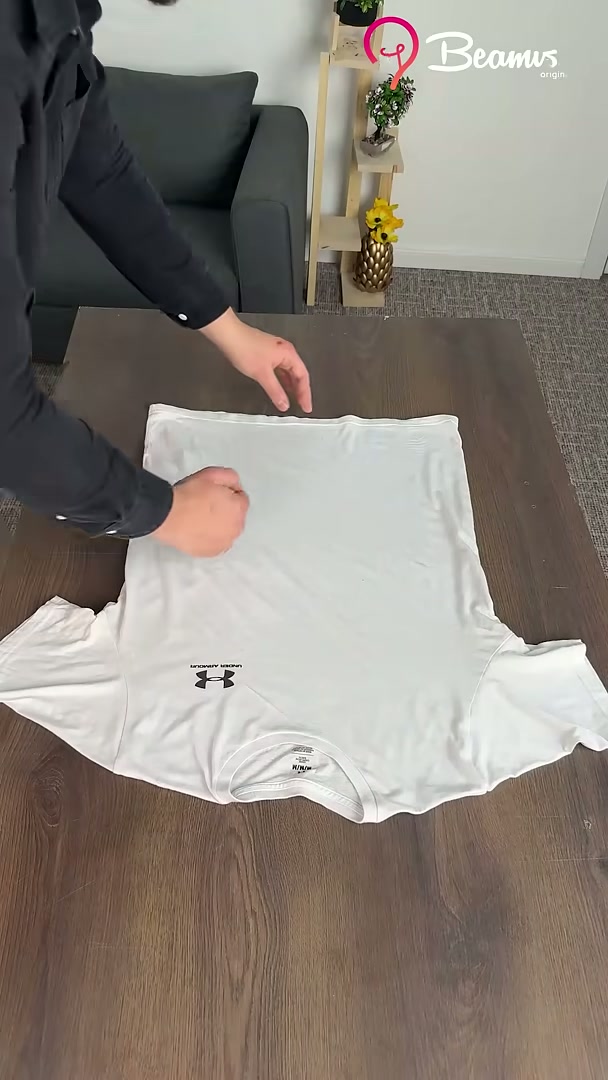 Easy way to fold your shirts #simple #quick #shirts #folding
