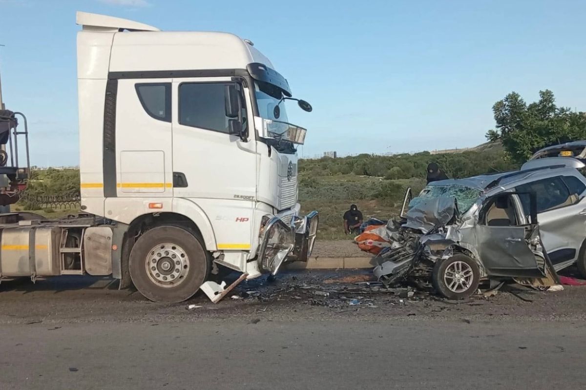 Seven people killed in head-on crash on the M17 in Gqeberha