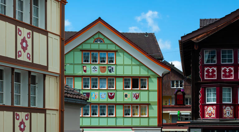 In Europe, the 5 most beautiful and colourful mountain villages that ...