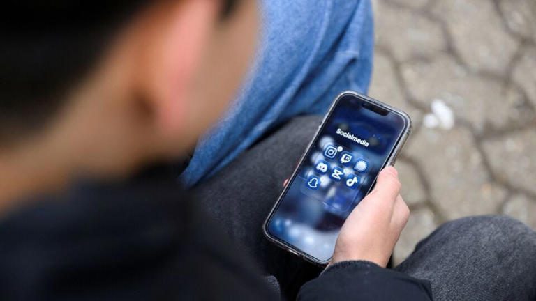 Are your apps secretly stealing your data? FBI issues massive warning ...