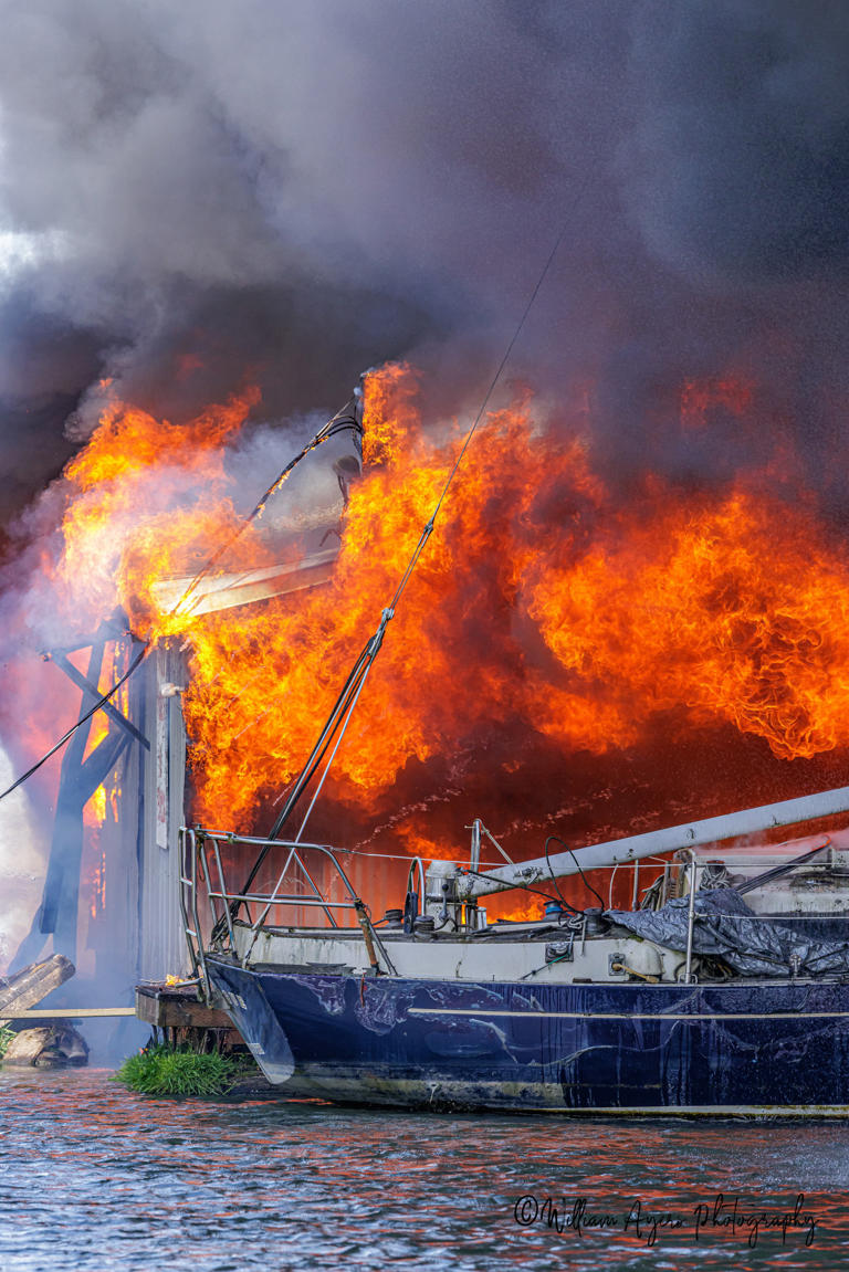 Fire sinks 2 boats and burns dock along Columbia River at Rainier
