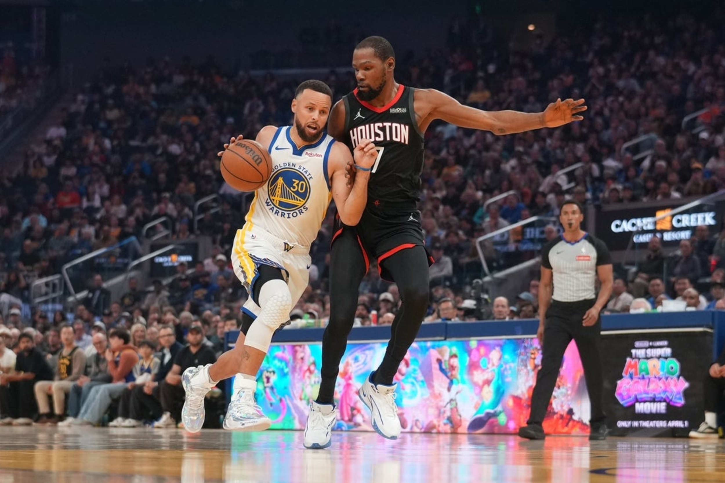 Late Rockets bucket spoils Stephen Curry's return to Warriors