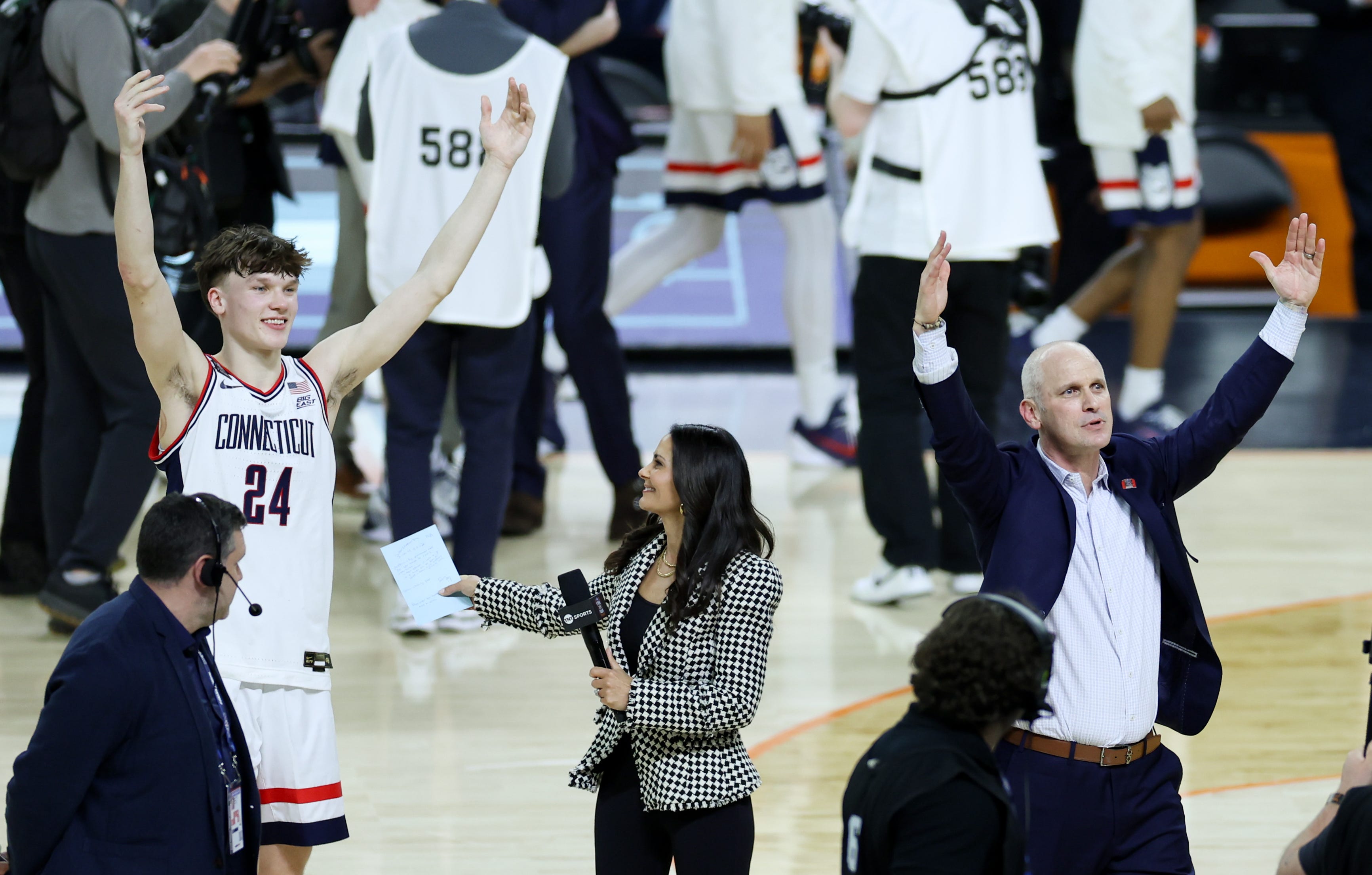 National championship game odds, point spread, moneyline, total today