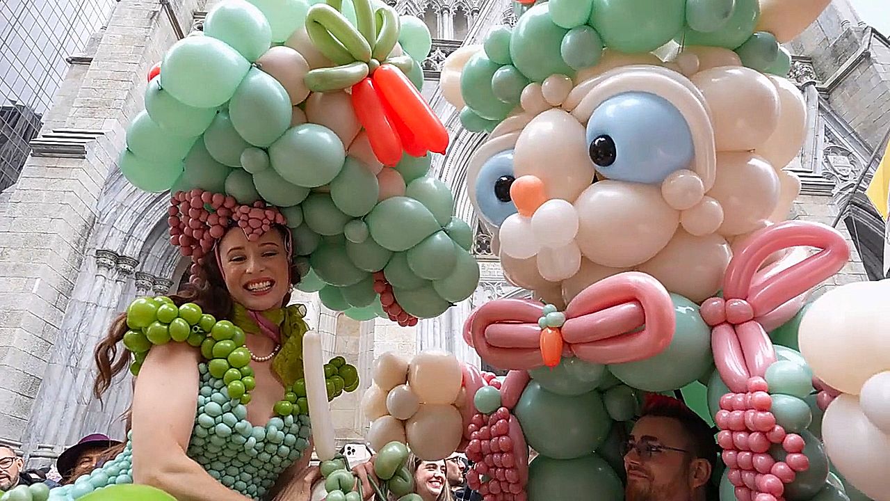 Festive outfits and handmade hats galore in New York's Easter Parade ...