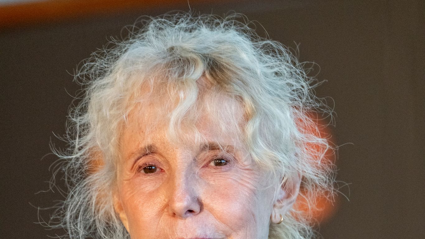Claire Denis, réalisatrice du film *Le Cri des gardes*, adapté d'une ...