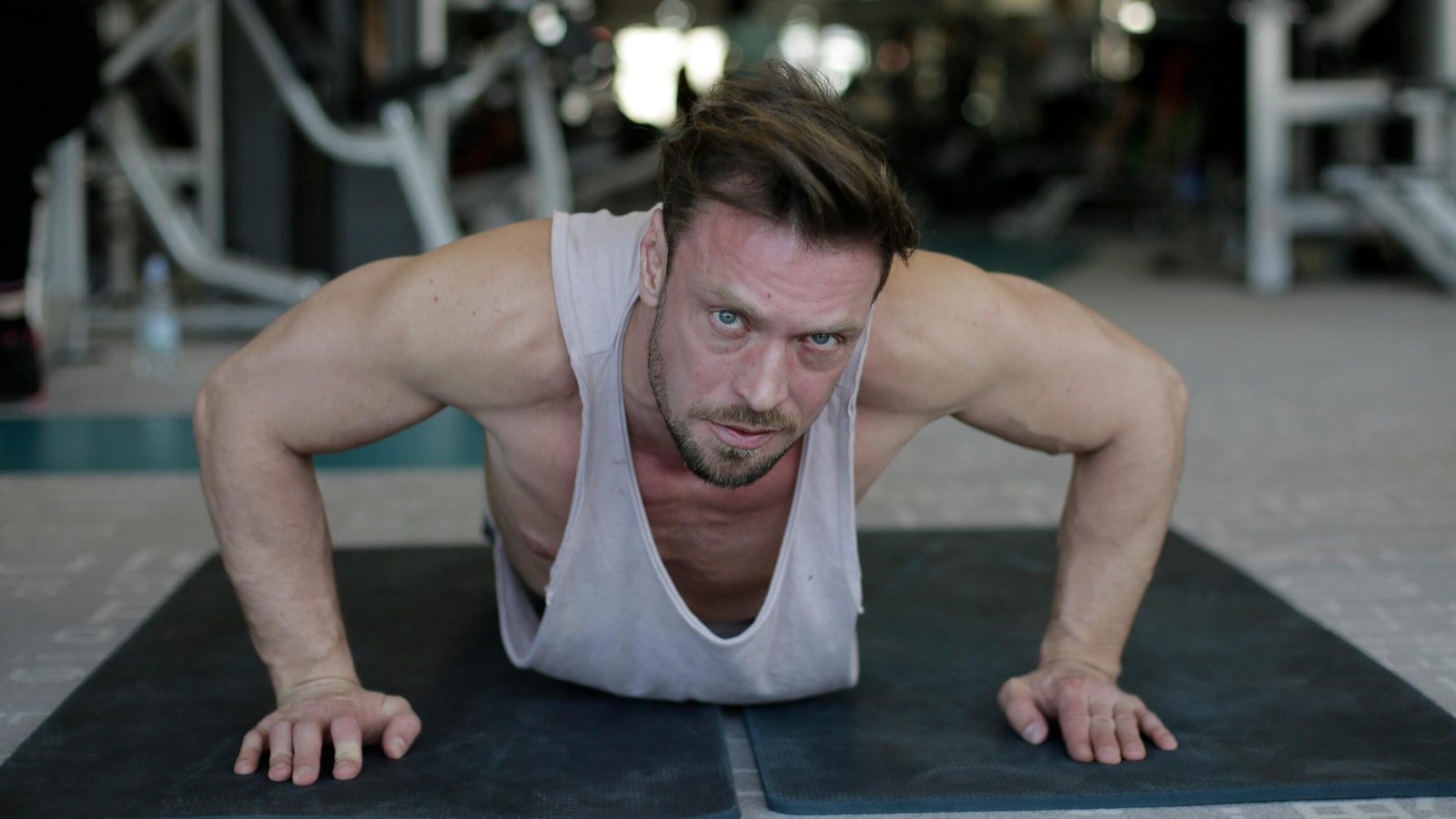How to do 50 push-ups a day: A 4-week challenge that actually works