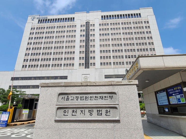 Life sentence upheld for Gimpo man who killed parents, brother