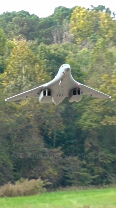 RC Plane Flying B1B Lancer SR71 Blackbird and Smooth Landings