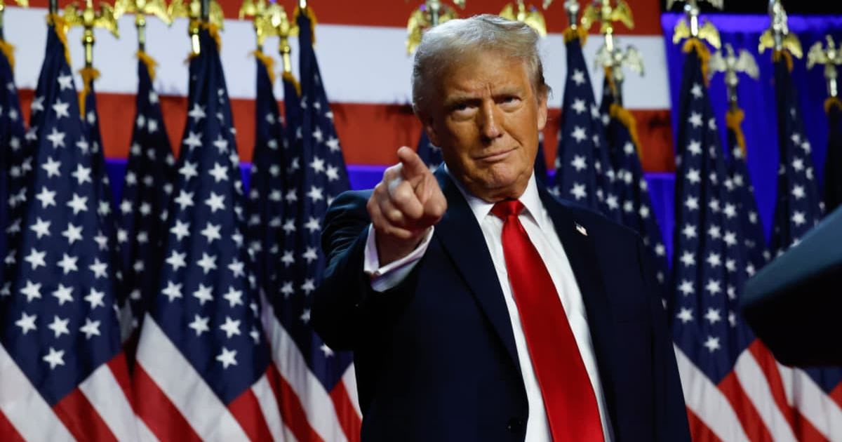 Trump celebrates Easter with First Family at White House dinner, poses ...