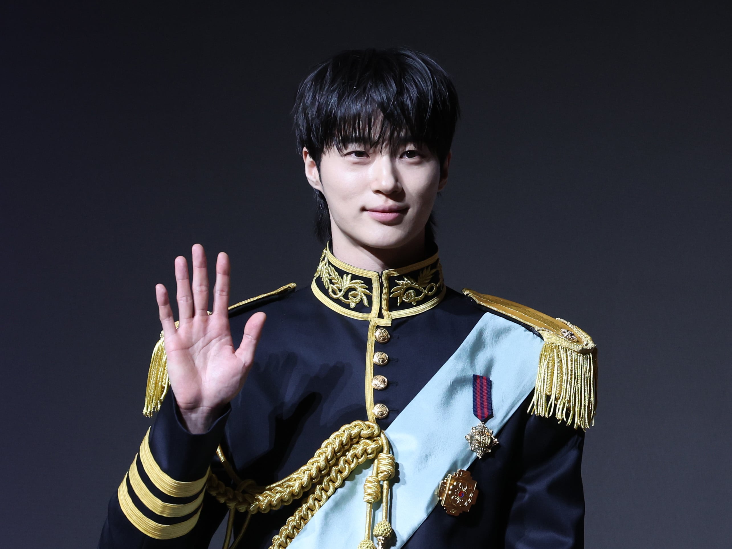 Byeon Woo-seok returns as grand prince in MBC's 'Perfect Crown'