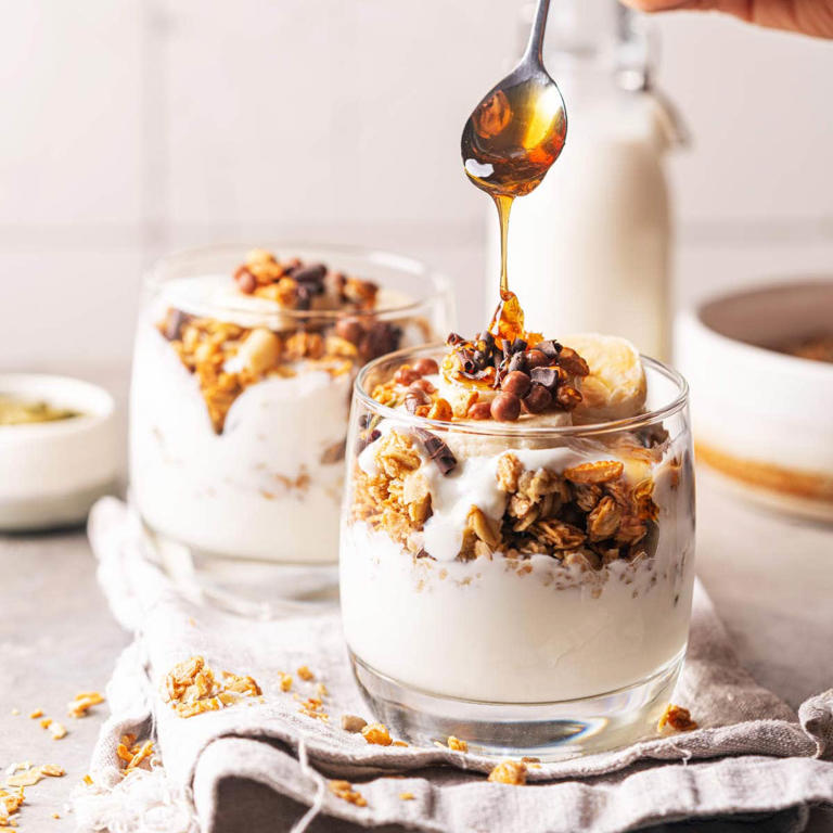 How to make homemade yogurt (easy yogurt maker method)
