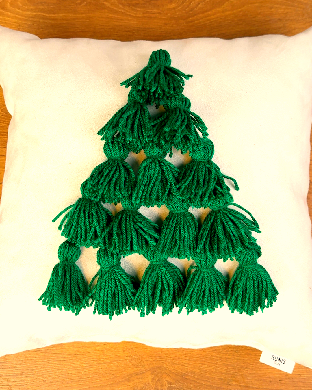 Give your pillow a DIY festive makeover🎄