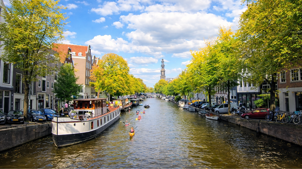 Amsterdam city centre relaxing canal walk experience (4K)