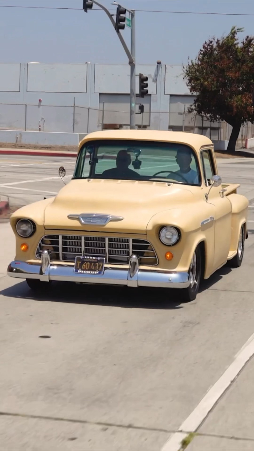 High powered custom truck demonstrates dramatic burnout