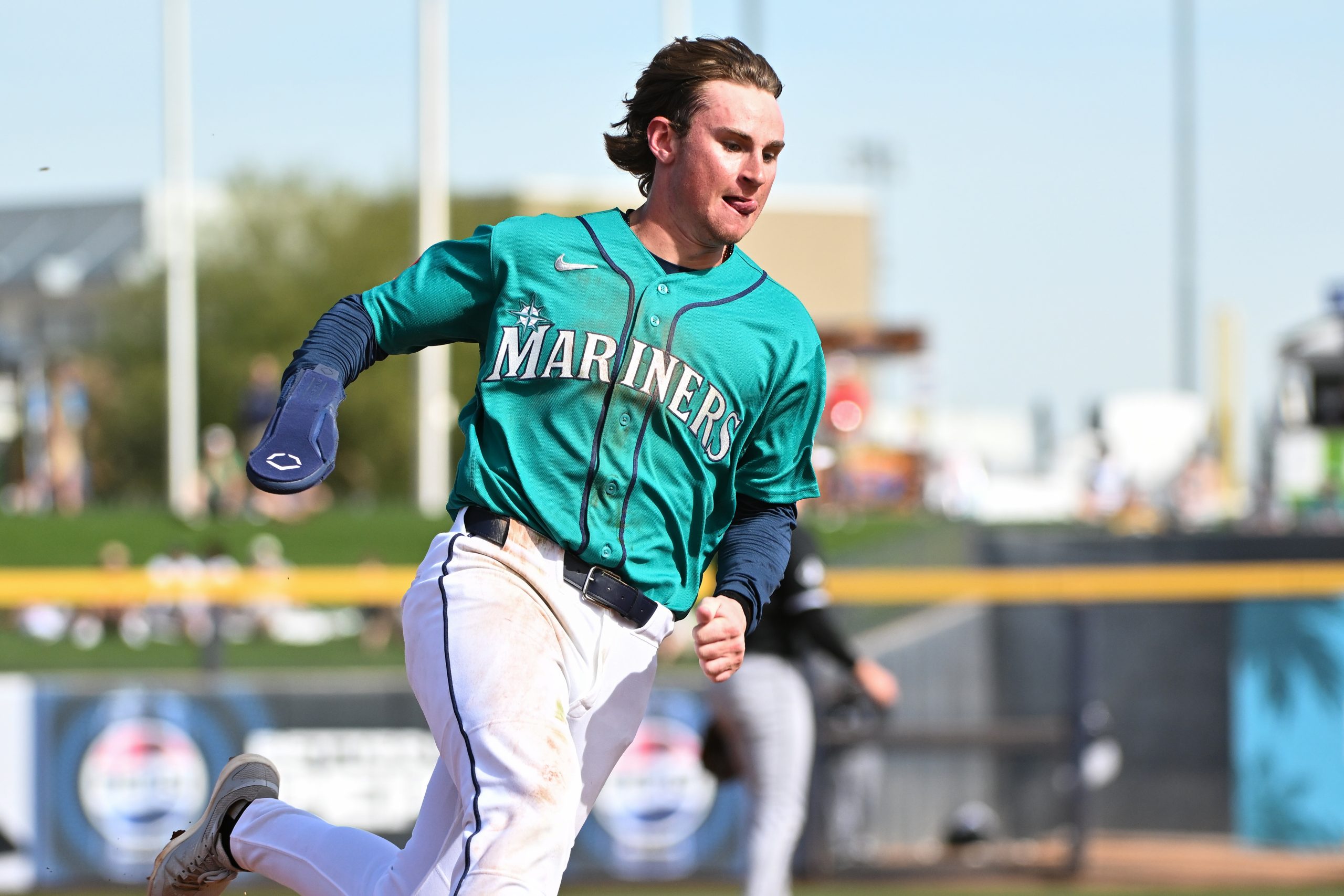 After record deal, Mariners prospect Colt Emerson focused on rewards ...