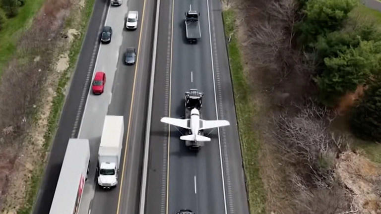 Video captures moment plane lands on interstate | 'That plane's really ...
