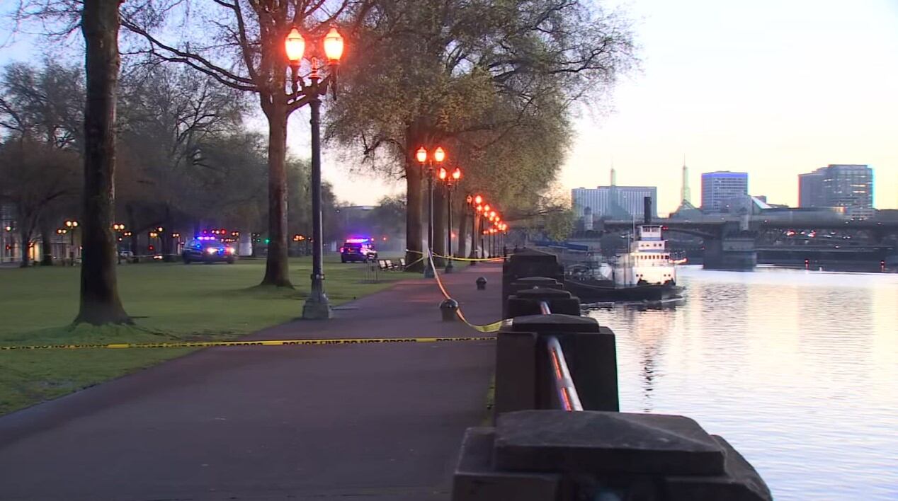 Car crashes into Willamette River in Portland, leaving 2 dead and 1 missing