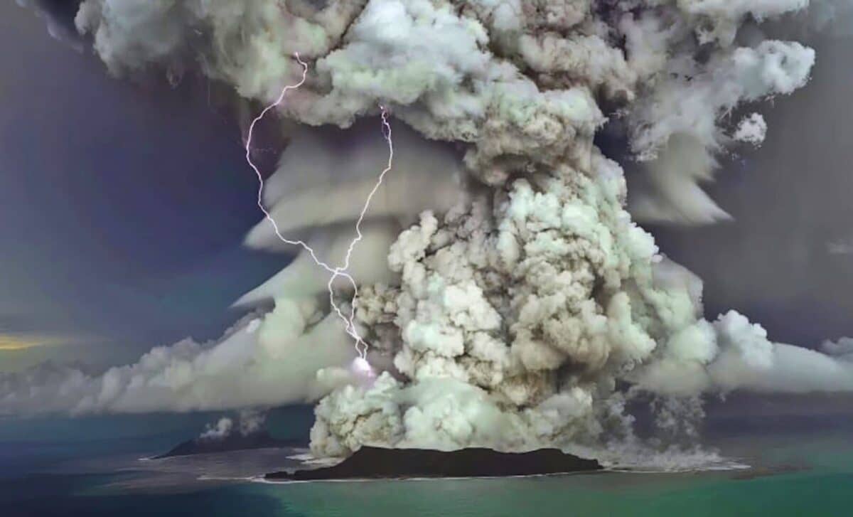Tonga’s volcanic eruption hit the edge of space. Then the atmosphere ...