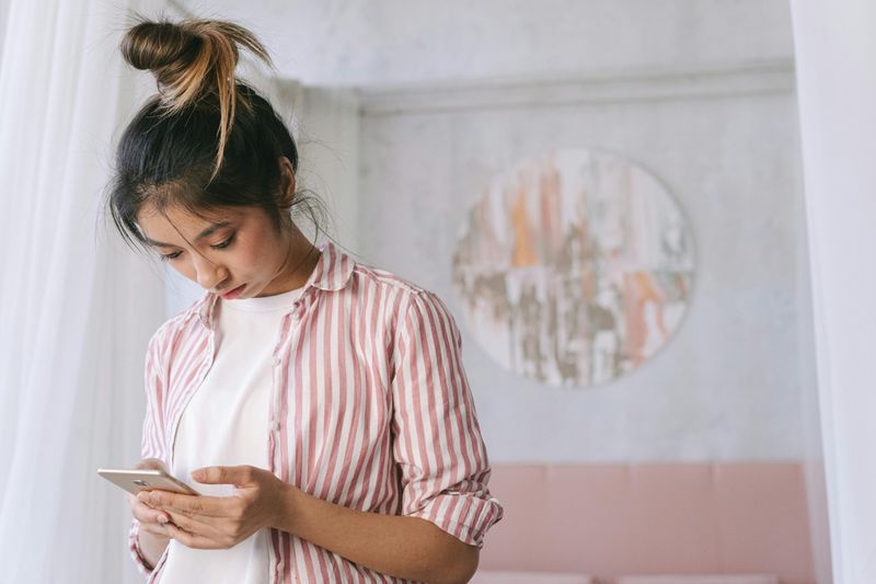 10 relationship red flags a woman should never ignore in a partner