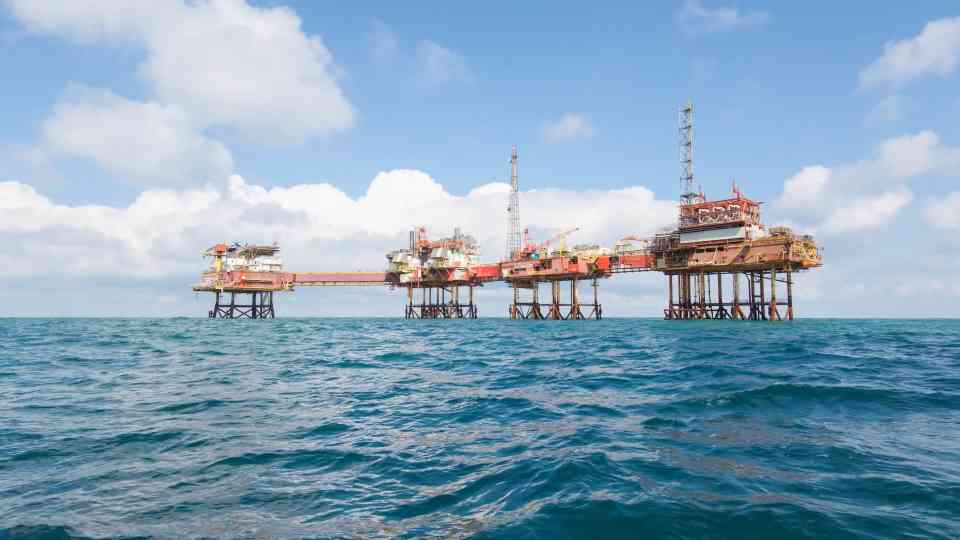 How Angola’s oil and diamonds fueled a 27-year war
