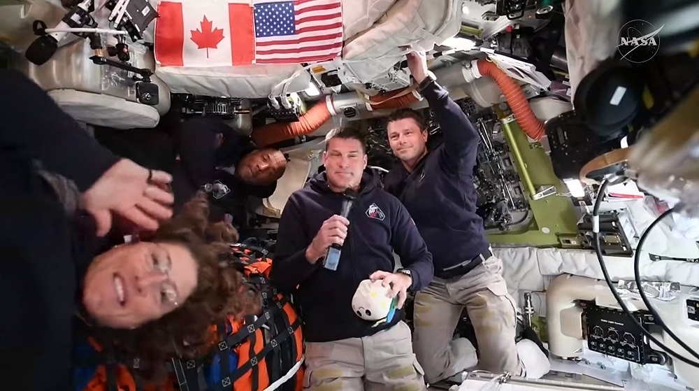 Canadian astronaut Jeremy Hansen, Artemis II crew make space travel history