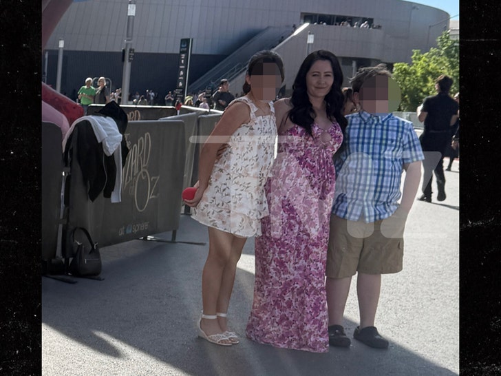 Jenelle Evans, David Eason seen packing U-Haul for move to Florida