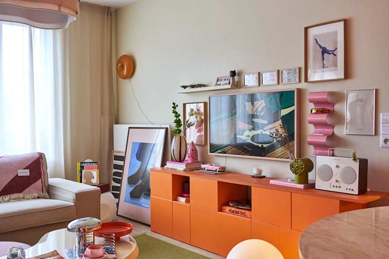 This 700-square-foot Paris rental uses bubblegum pink paint to ...