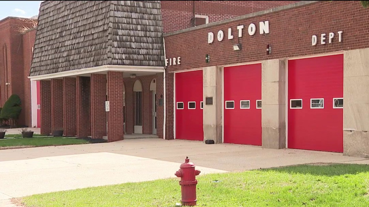 Dolton firefighters protest over safety concerns