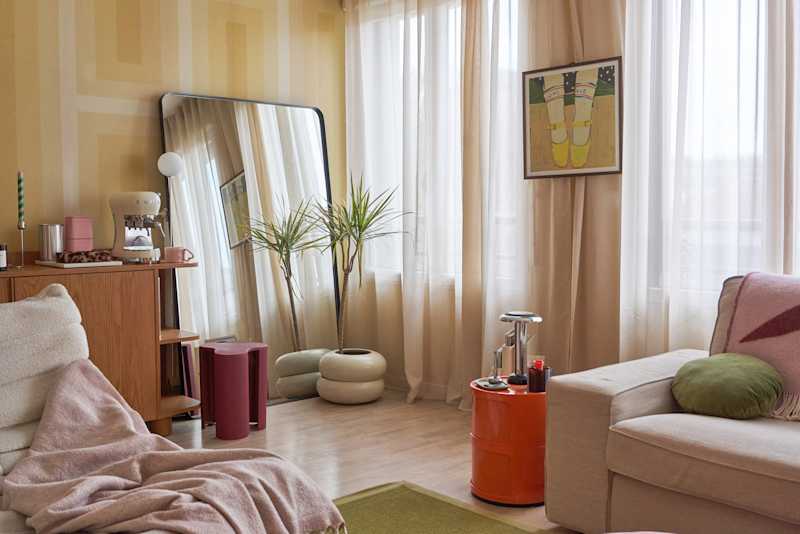 This 700-square-foot Paris rental uses bubblegum pink paint to ...