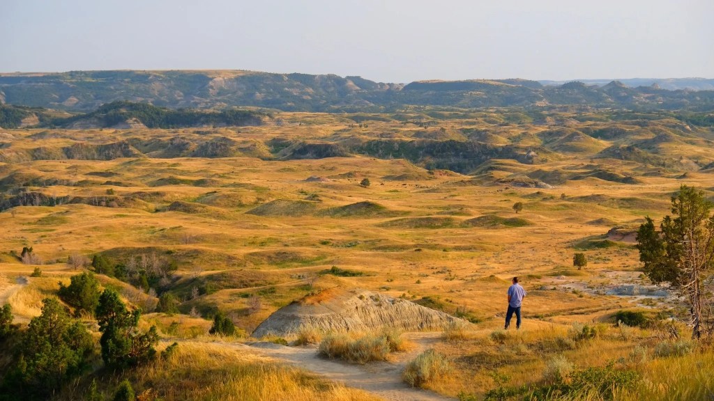 5 North Dakota hikes that shine at sunset