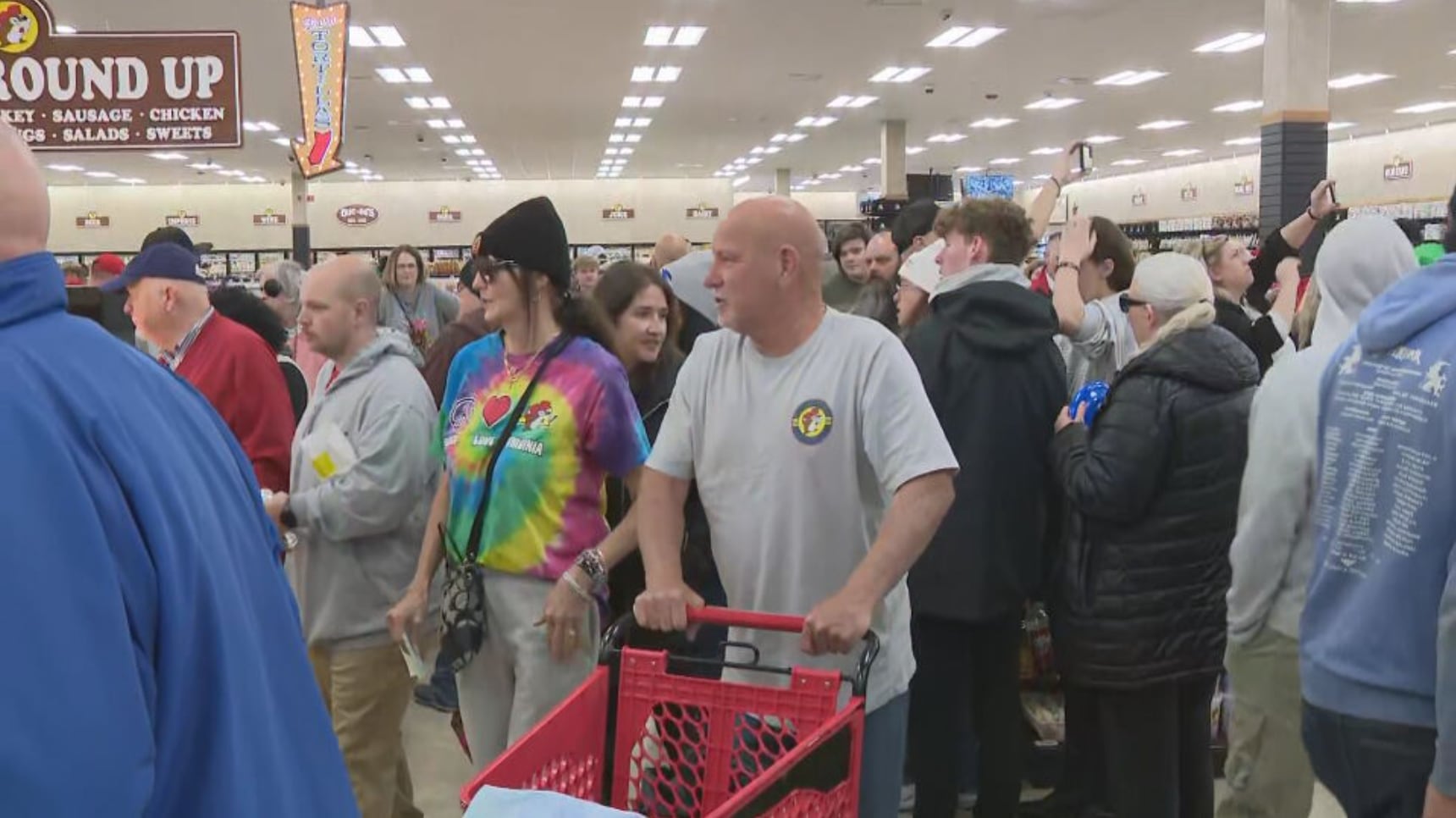 Thousands Of Buc Ee S Enthusiasts Attend Grand Opening Of Ohio S First