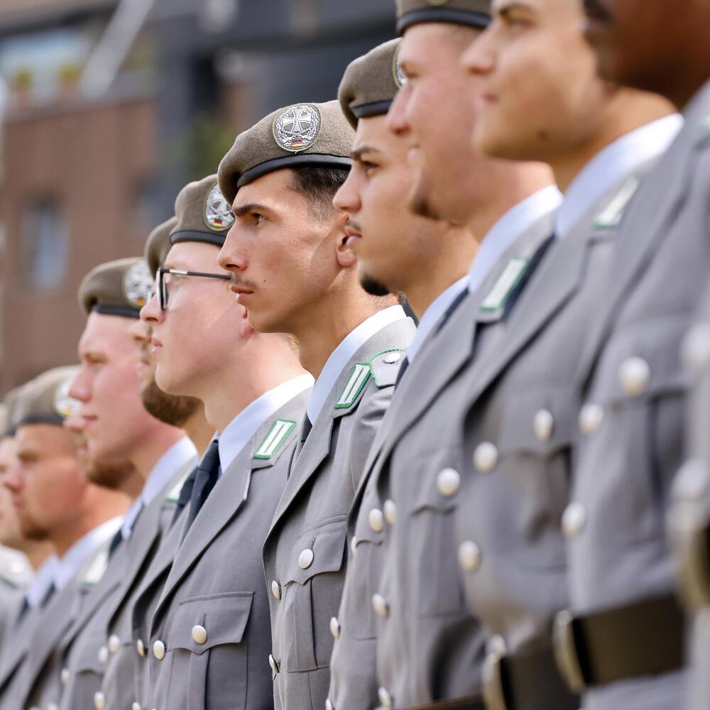 Fragebogen zum neuen Wehrdienst der Bundeswehr: Wer die Angaben ...