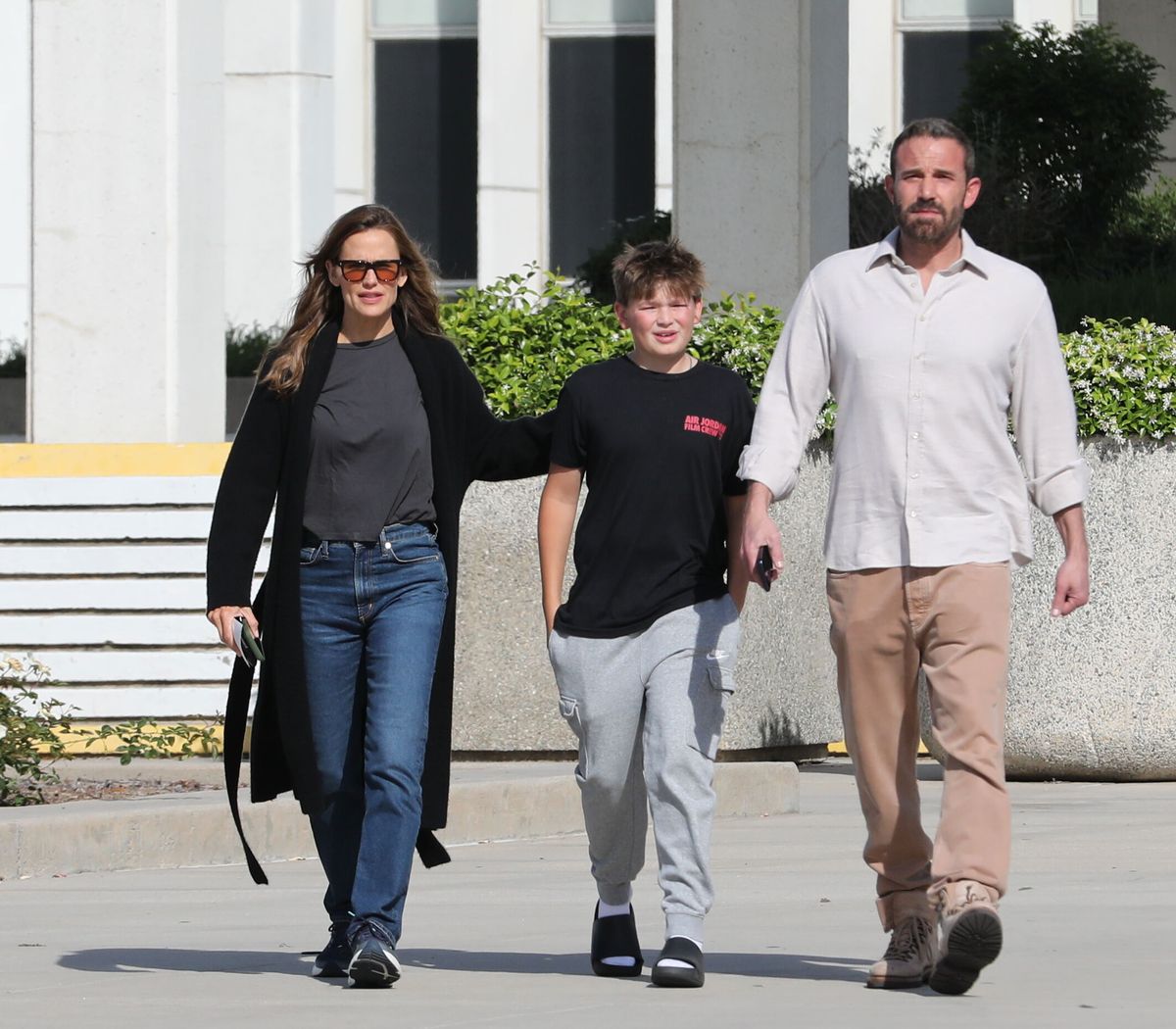 Jennifer Garner reportedly has thoughts about Ben Affleck dating again