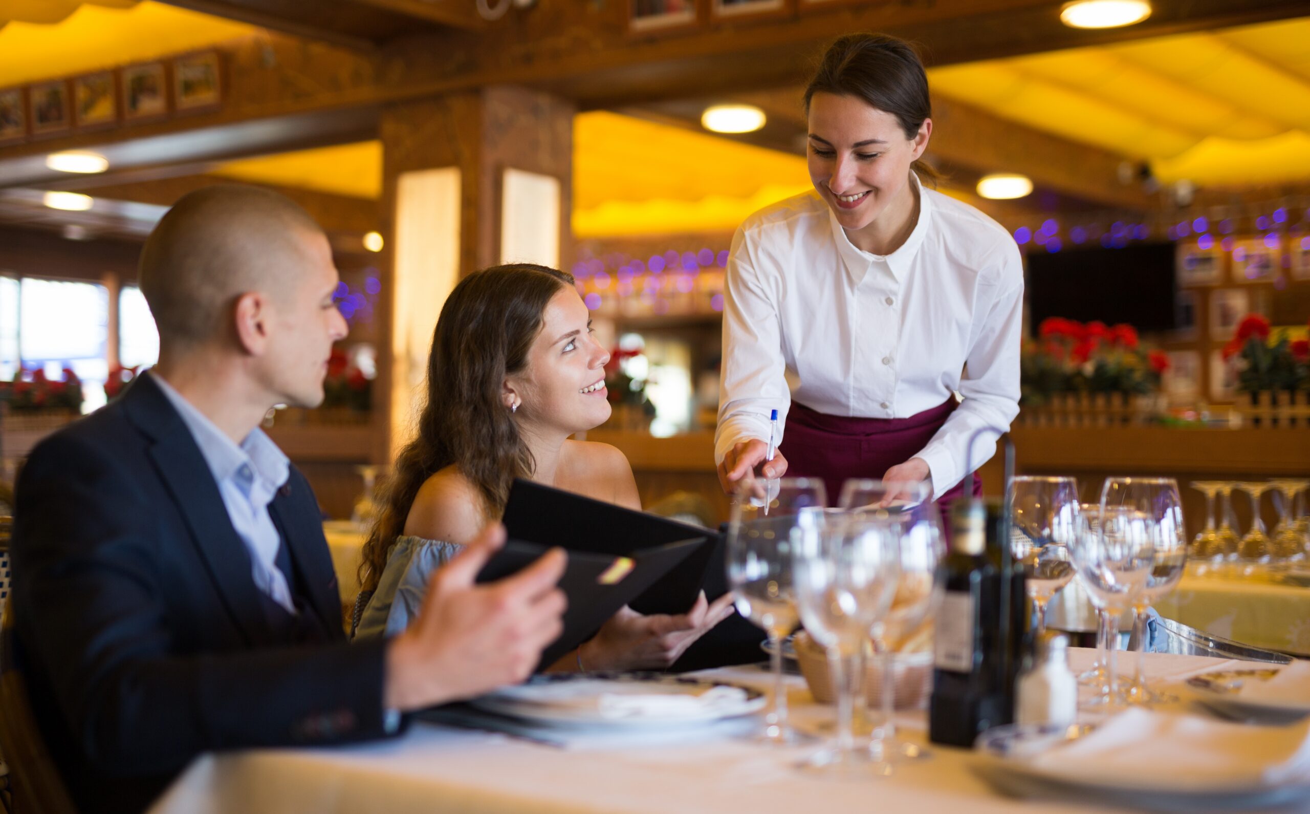 Customers are flagging this shady tipping strategy at Texas Roadhouse