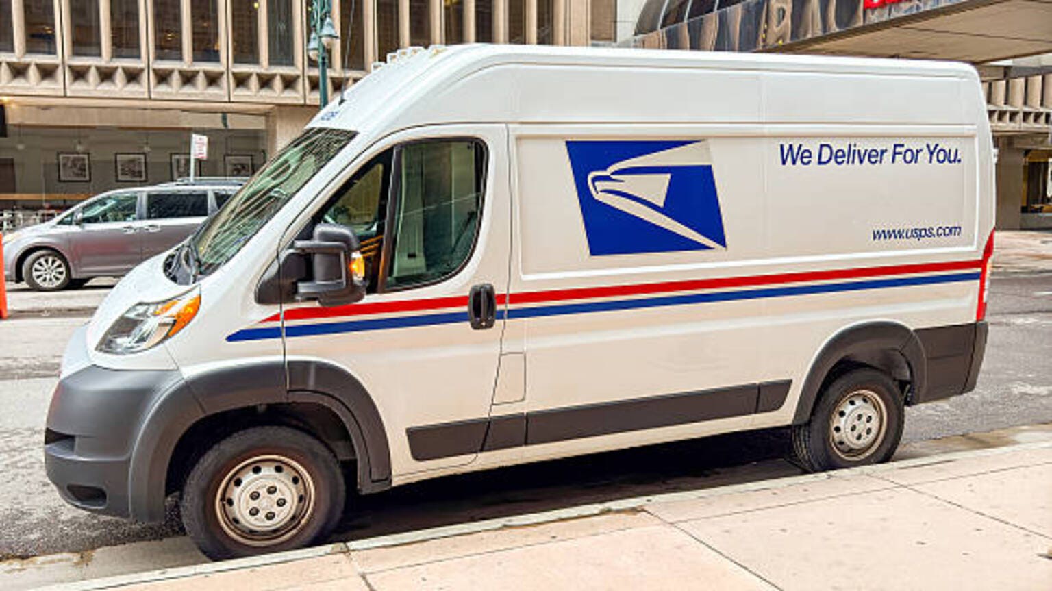 Amazon reduces its reliance on USPS as expected