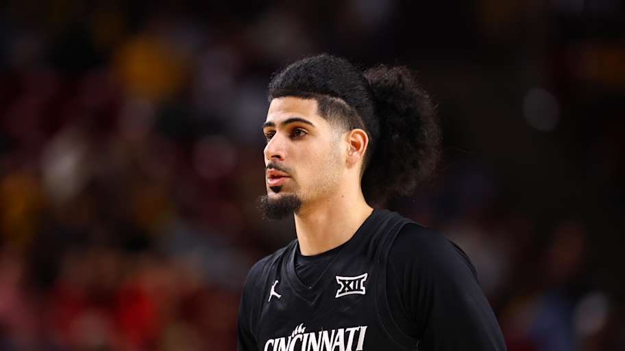 Cincinnati Bearcats Forward First 2026 Transfer Portal Entry of New Cycle