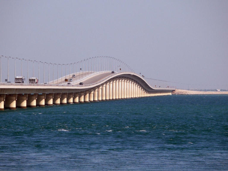 Vital 15-mile bridge linking Saudi Arabia to Bahrain closed over ...