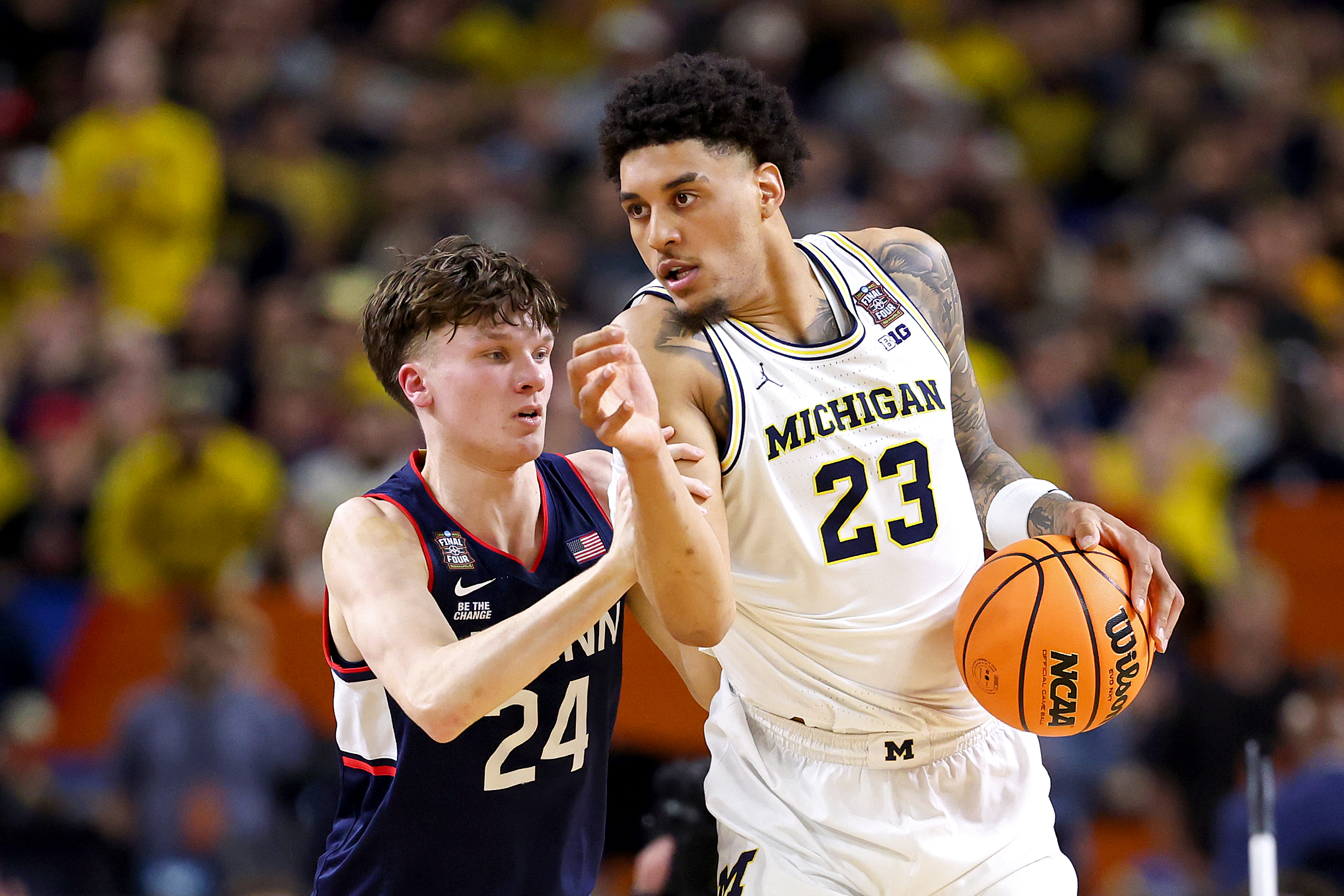 Ailing Yaxel Lendeborg at halftime of Michigan's NCAA championship game ...