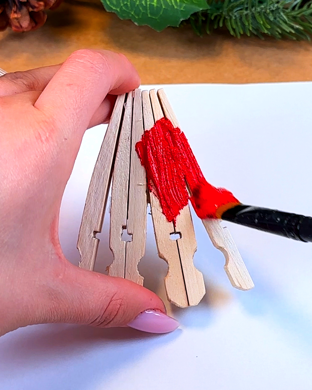 Adorable DIY ornament inspired by Santa's hat🎅